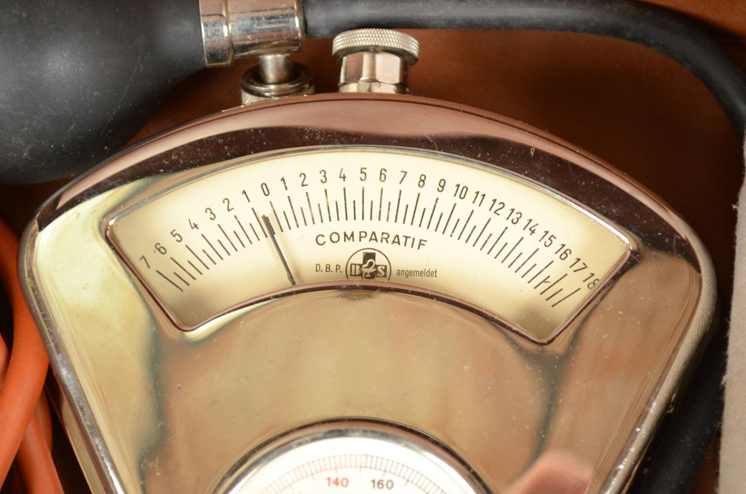 e-Shop/Old medical instruments/Code 5518 Oscillotonometer Comparatif
