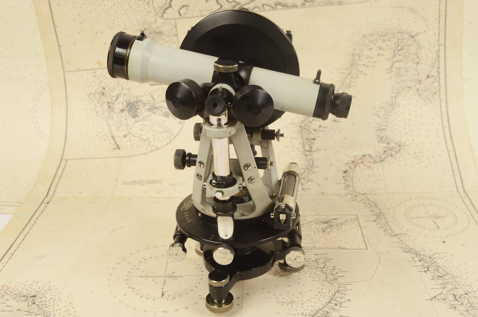 e-Shop/Antique measuring instruments/Code 6921 Zeiss theodolite