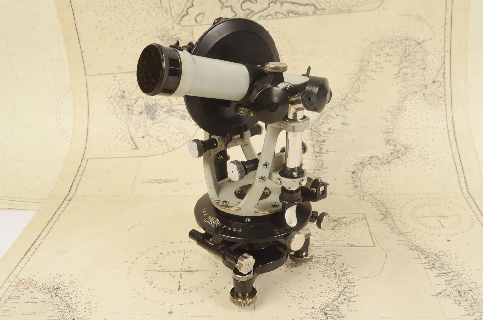e-Shop/Antique measuring instruments/Code 6921 Zeiss theodolite