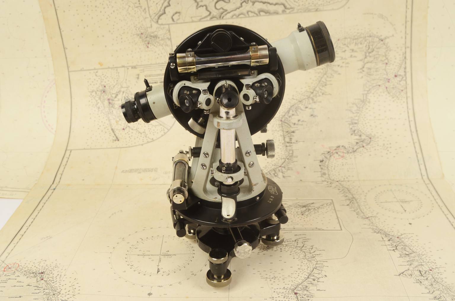e-Shop/Antique measuring instruments/Code 6921 Zeiss theodolite
