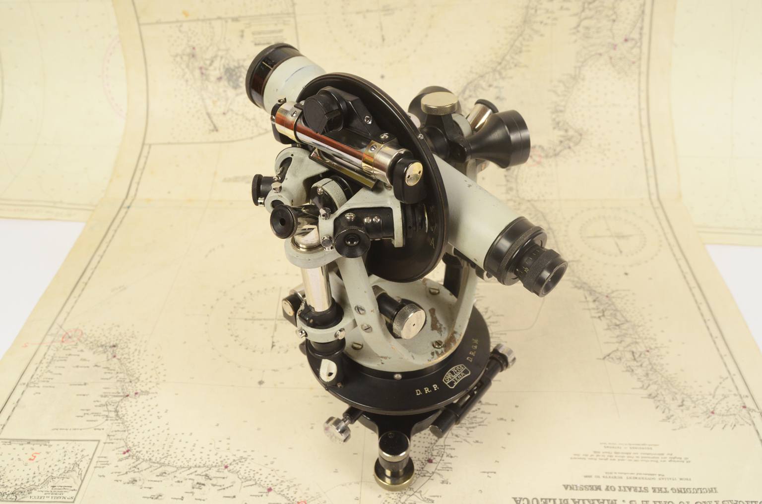 e-Shop/Antique measuring instruments/Code 6921 Zeiss theodolite
